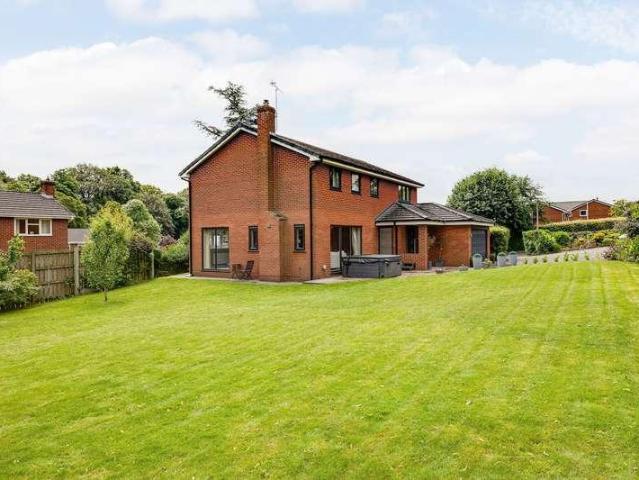 4 bed house for sale