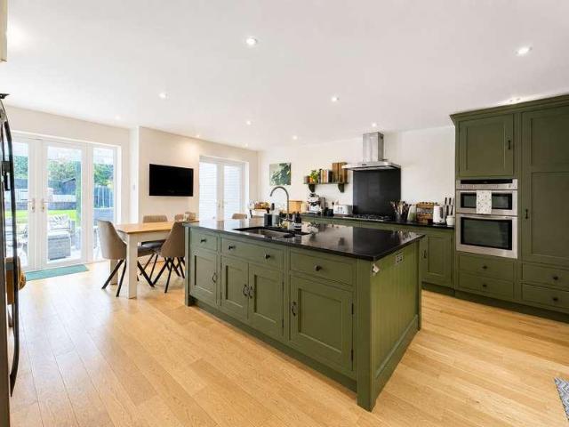 4 bed house for sale