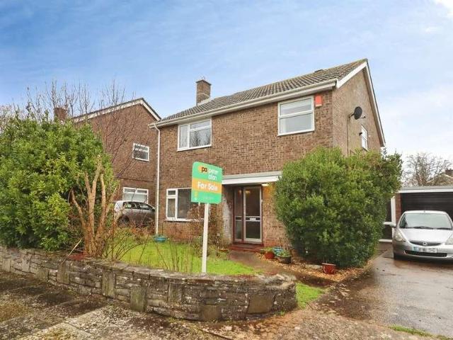 4 bed house for sale