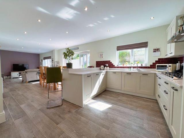 4 bed house for sale