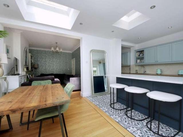 4 bed house for sale