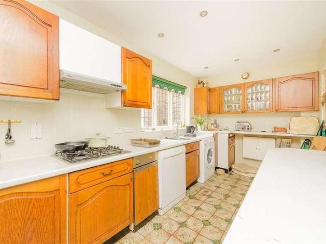 4 bed house for sale