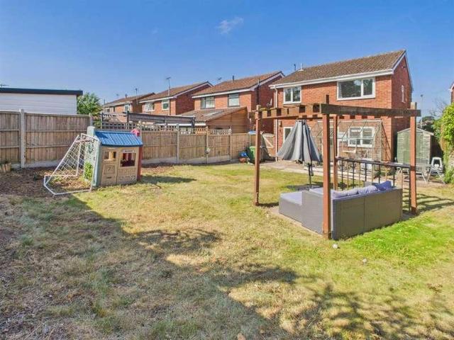 4 bed house for sale
