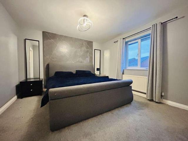 4 bed house for sale