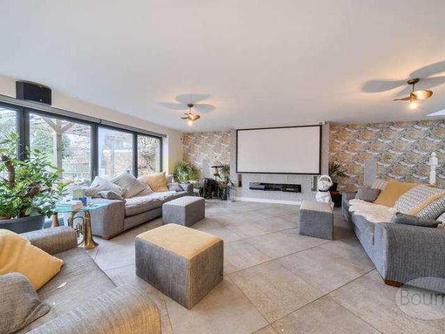 4 bed house for sale