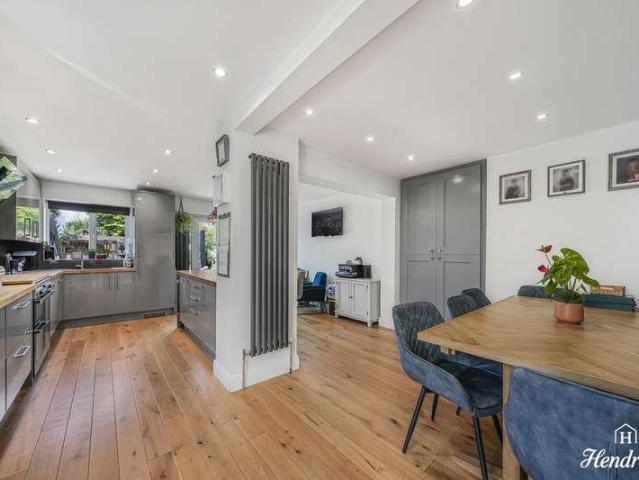 4 bed house for sale