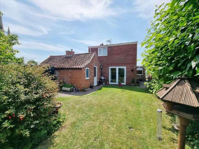 4 bed house for sale