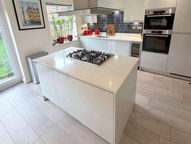 4 bed house for sale