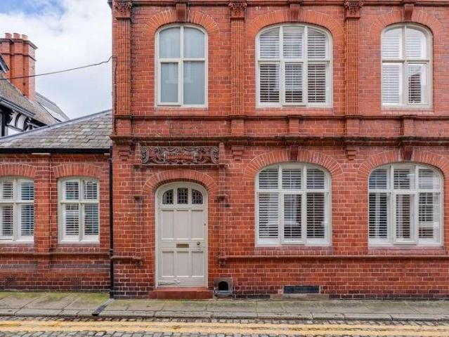 4 bed house for sale