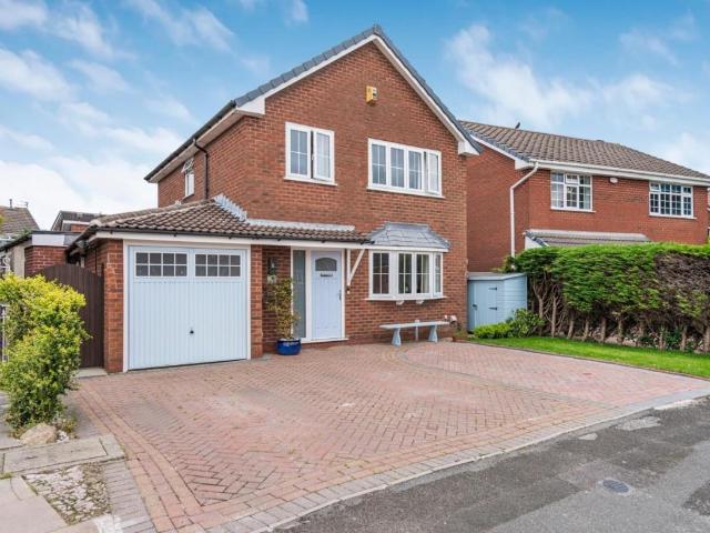 4 bed house for sale