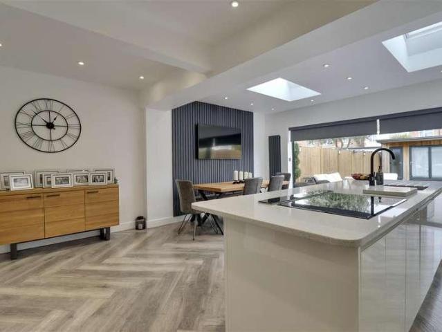 4 bed house for sale