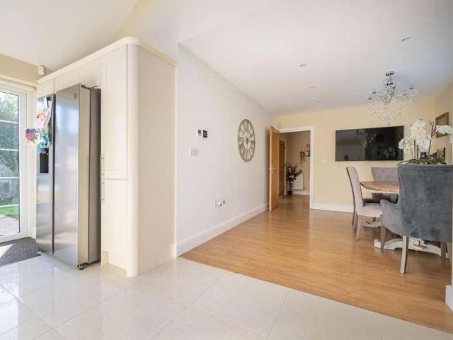 4 bed house for sale