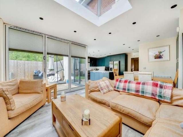 4 bed house for sale