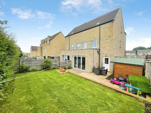 4 bed house for sale