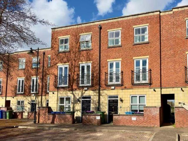 4 bed house for sale