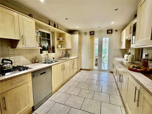 4 bed house for sale