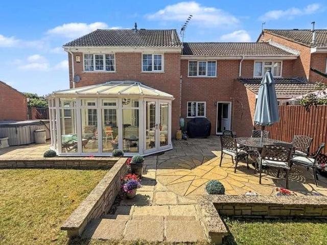 4 bed house for sale