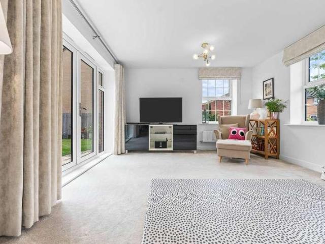 4 bed house for sale