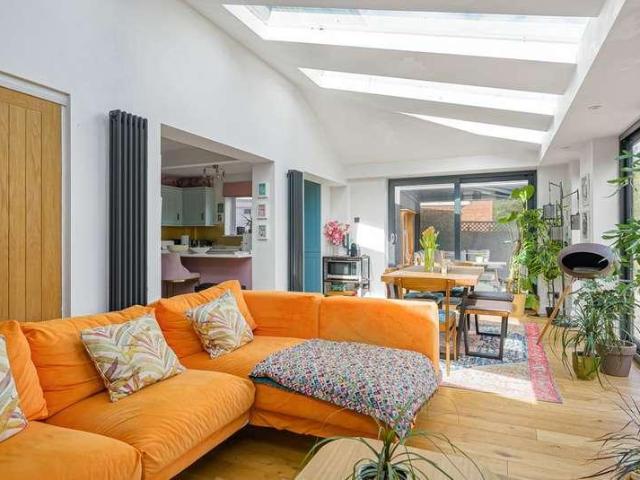 4 bed house for sale