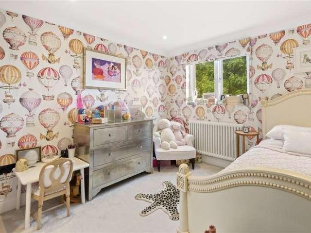 4 bed house for sale