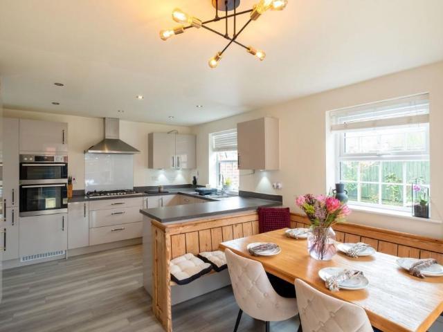4 bed house for sale