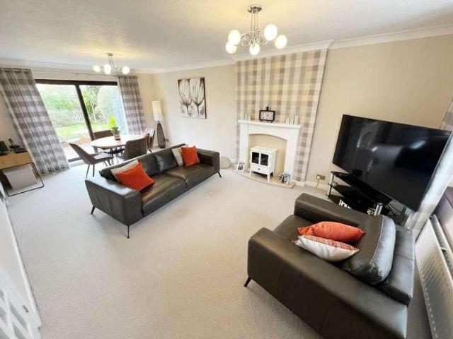 4 bed house for sale