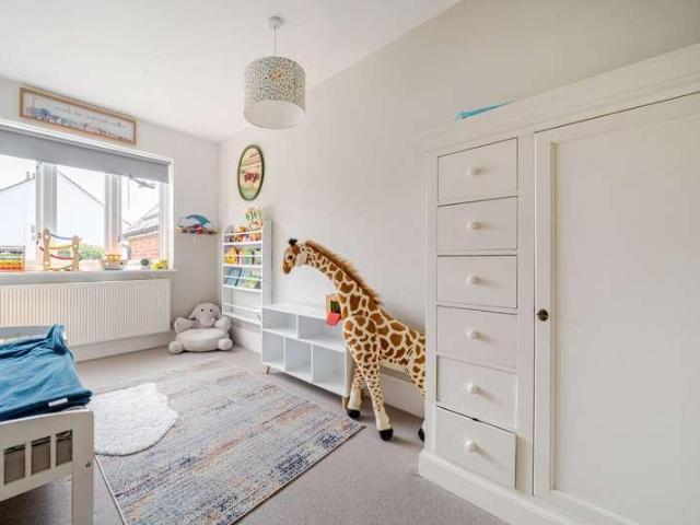 4 bed house for sale