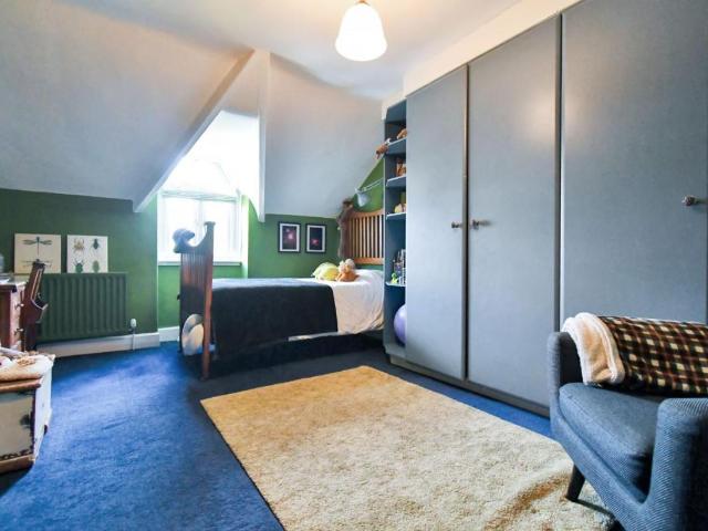4 bed house for sale