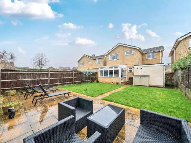 4 bed house for sale
