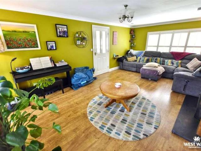 4 bed house for sale