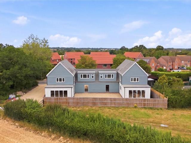 4 bed house for sale
