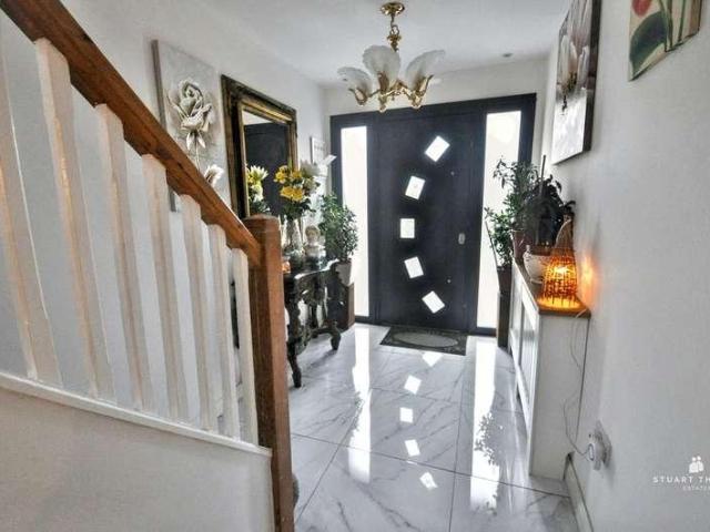 4 bed house for sale