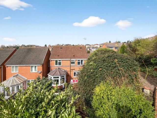 4 bed house for sale