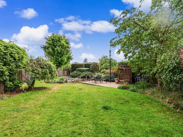 4 bed house for sale