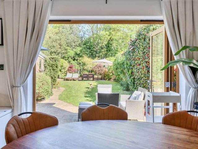4 bed house for sale
