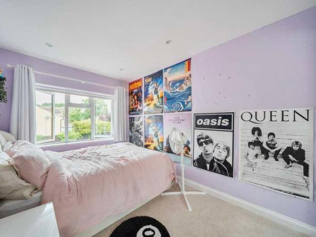 4 bed house for sale