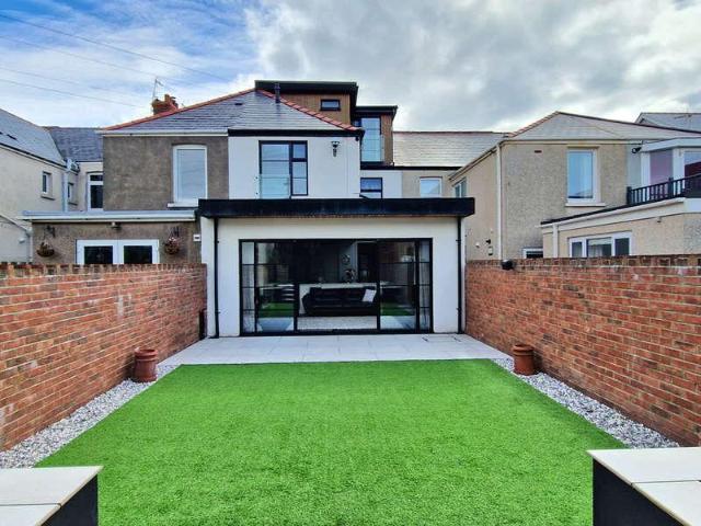 4 bed house for sale