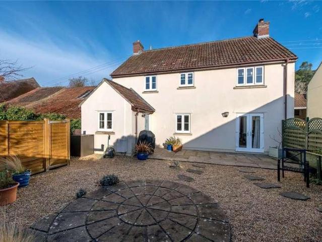 4 bed house for sale