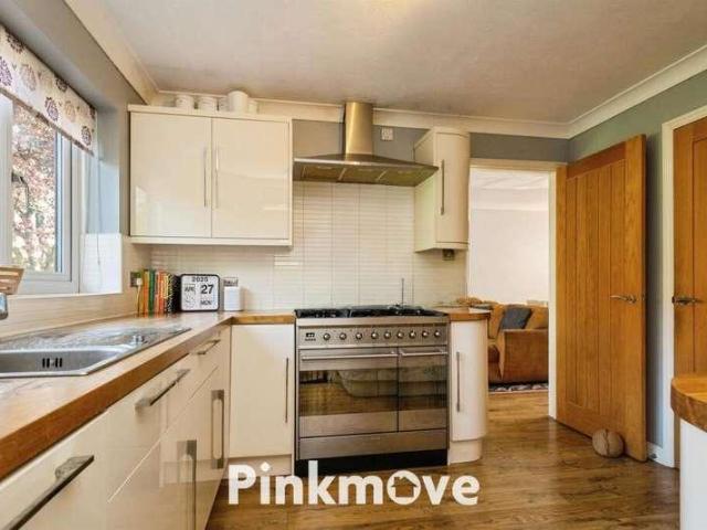4 bed house for sale
