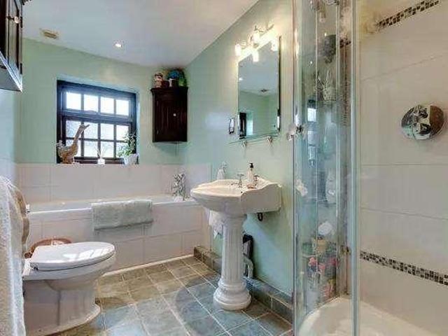 4 bed house for sale