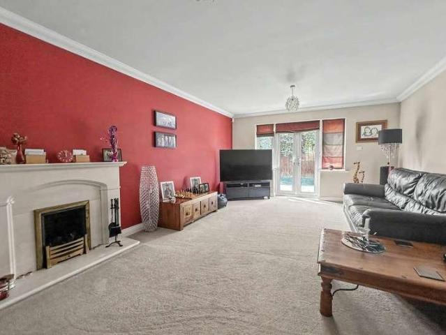 4 bed house for sale