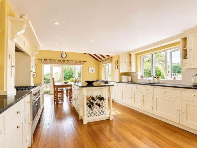 4 bed house for sale