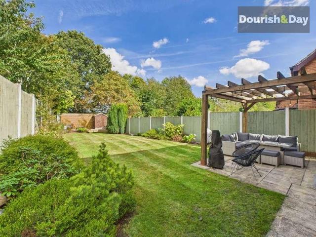4 bed house for sale