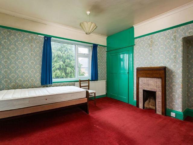 4 bed house for sale