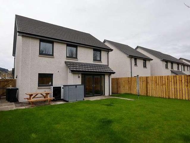 4 bed house for sale
