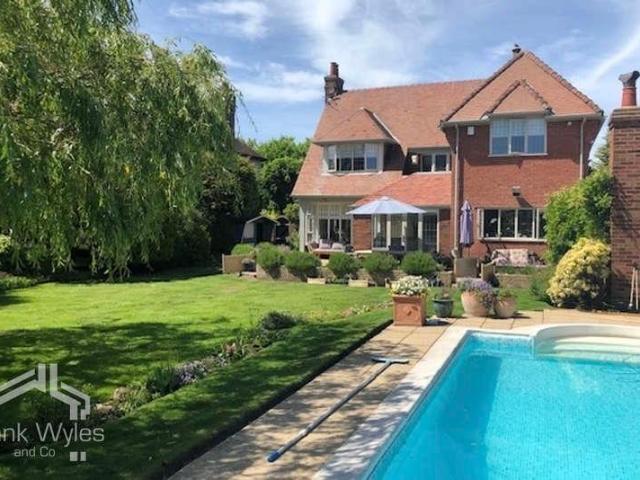 4 bed house for sale