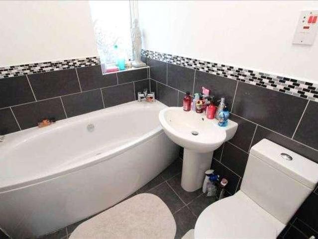 4 bed house for sale