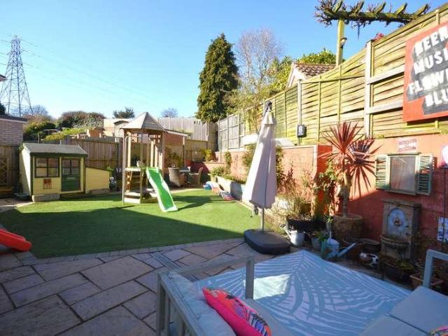 4 bed house for sale