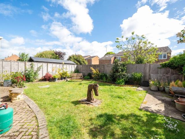 4 bed house for sale