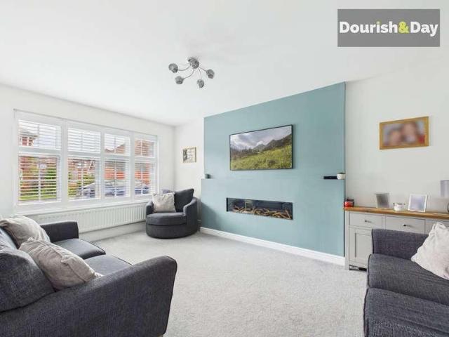 4 bed house for sale